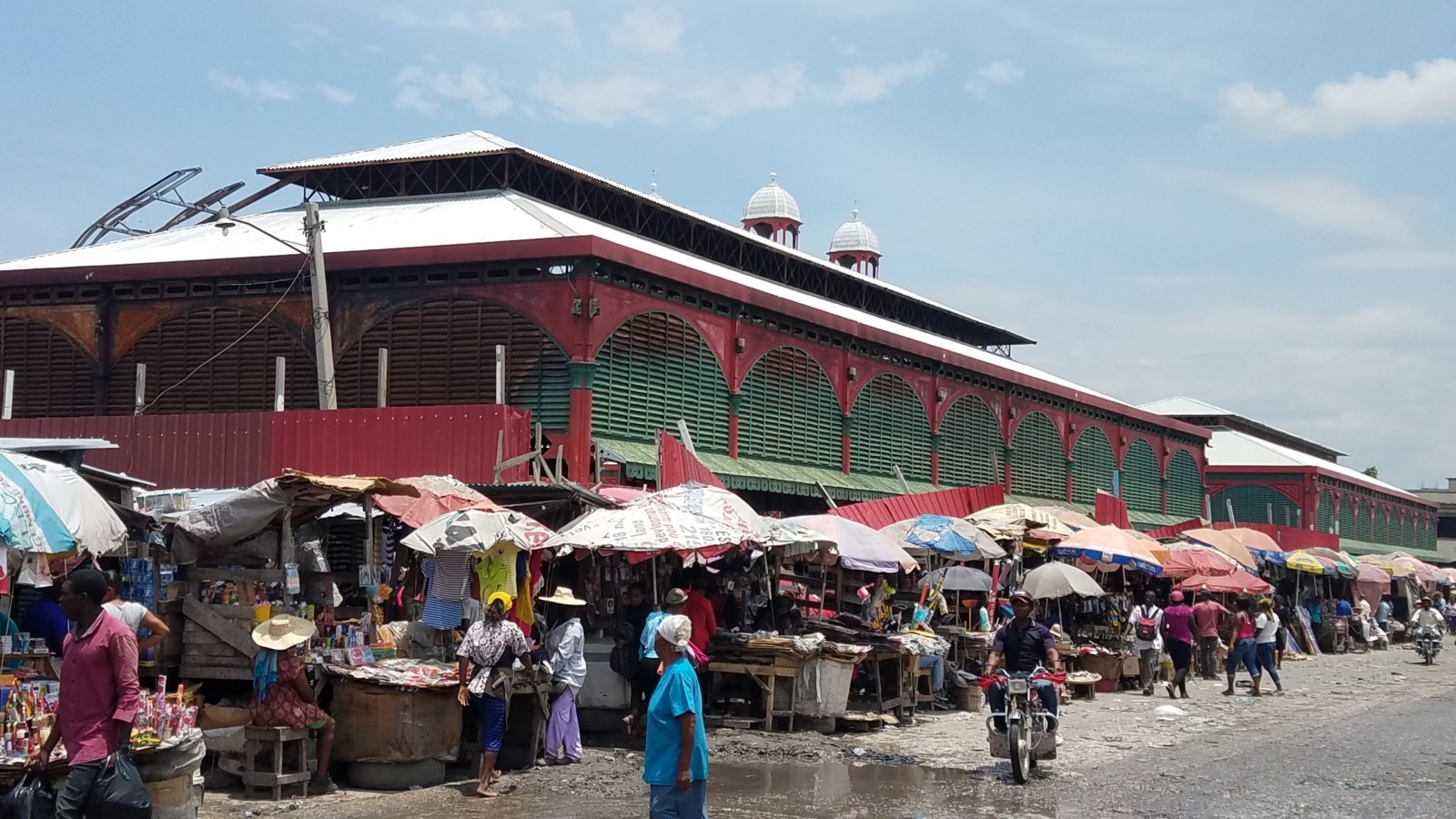 La rénovation du marché en fer de Port-au-Prince piétine - AyiboPost