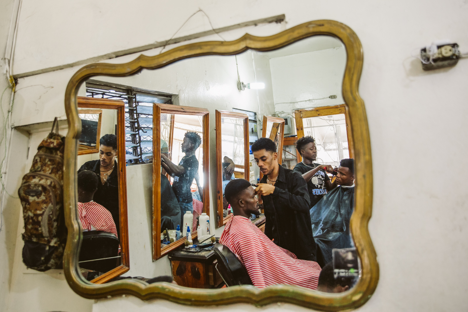 En Haïti, les barber shop ne sont jamais que des barber shop – AyiboPost