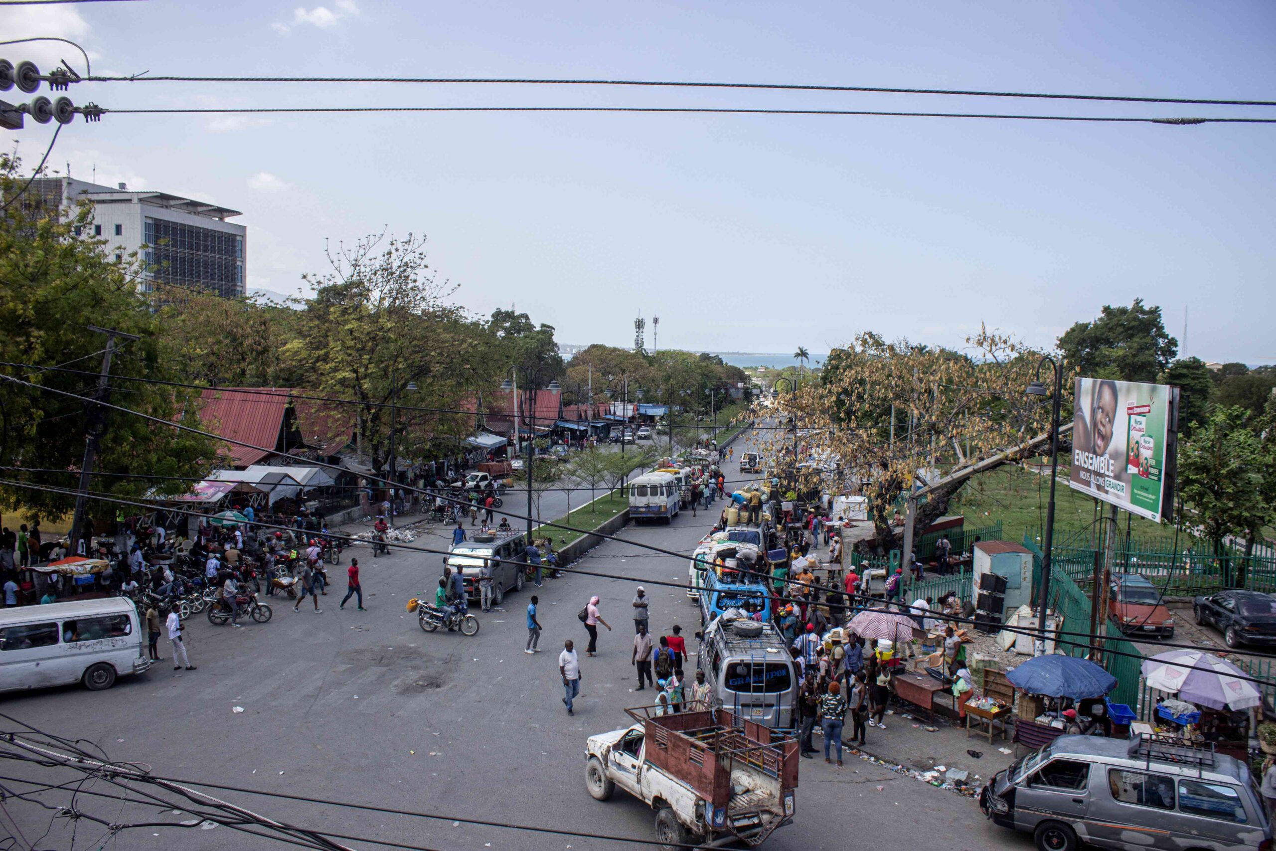 Station au Champ-de-Mars - AyiboPost