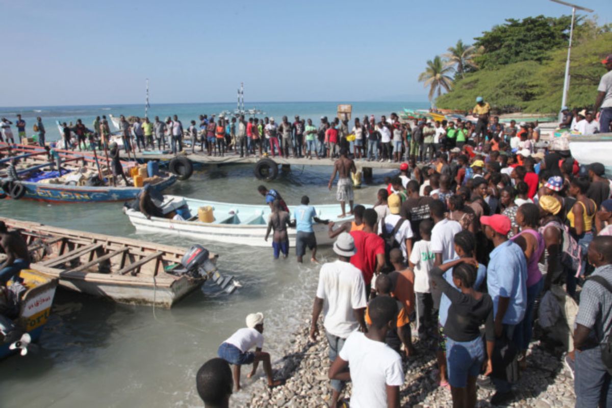 La Gonâve: A risky journey for families forced to flee to Arcahaie due ...